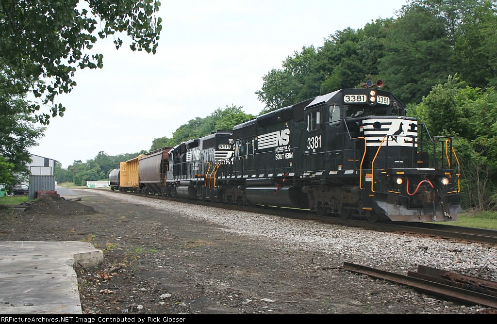 Local is east at MP76, LEHL @ 1038 hrs